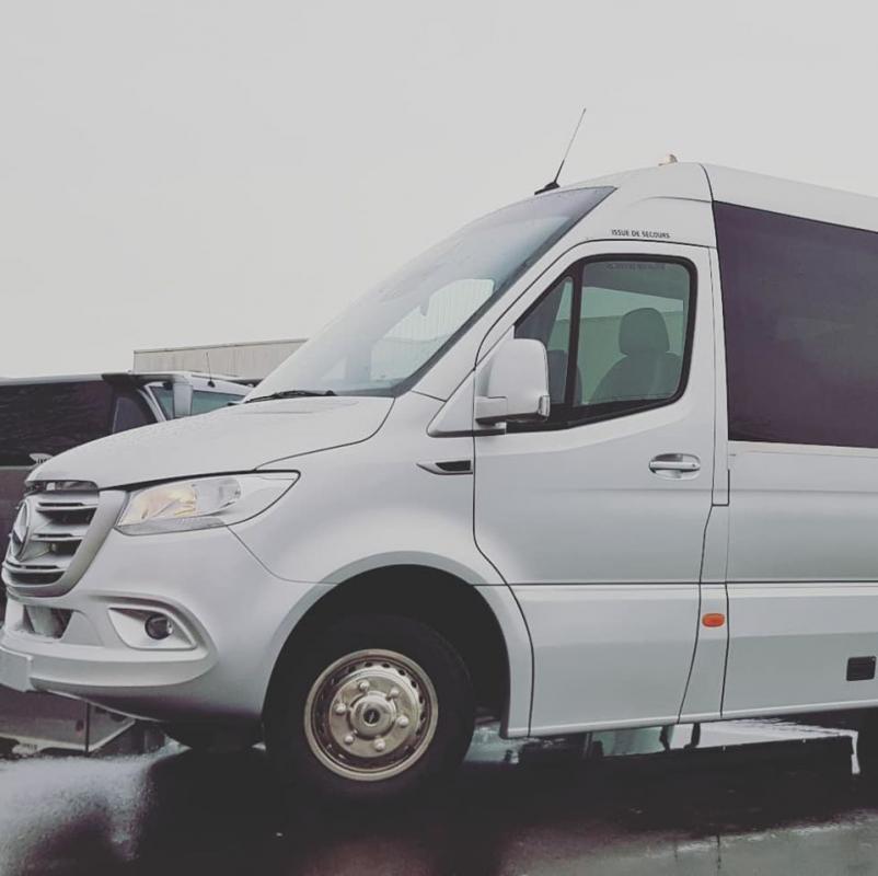 Minibus Luxe 16 à 28 places - Véhicule de transport et navette aéroport